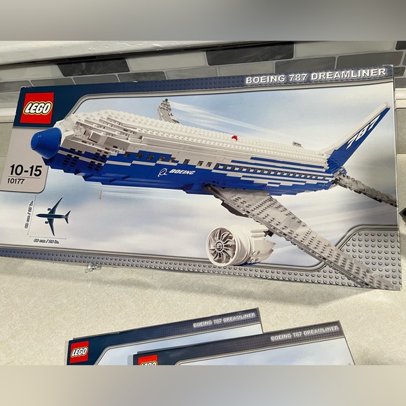 Lego | Other | Lego Sculptures Set 177 Boeing 787 Dreamliner Retired ...